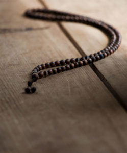 Tibetische Dzi Mala mit sagenumwobenen Himmelsperlen